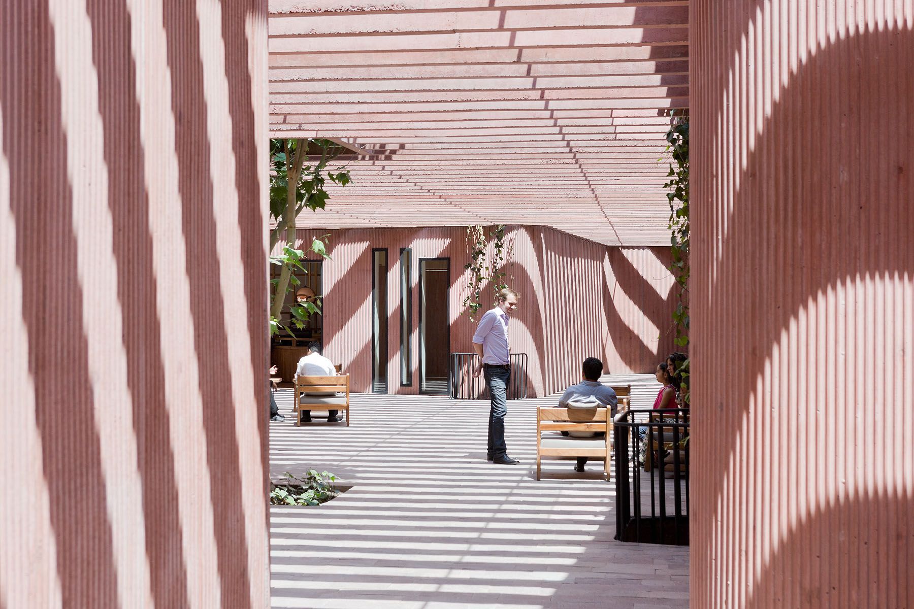 Funeraria Tangassi, San Louis Potosi, Mexico - Tatiana Bilbao | Iwan Baan