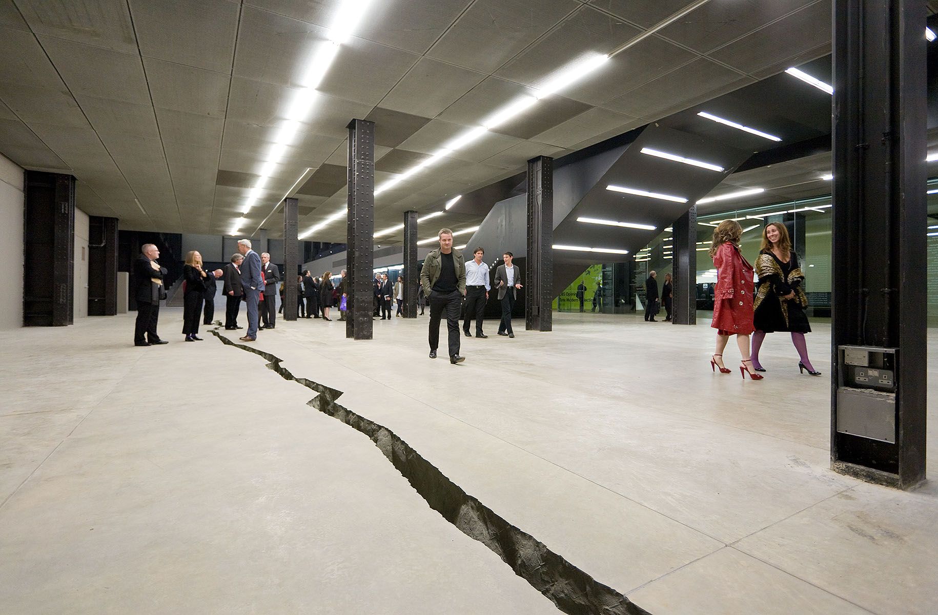Tate Modern Turbine Hall, London – Doris Salcedo – Iwan Baan