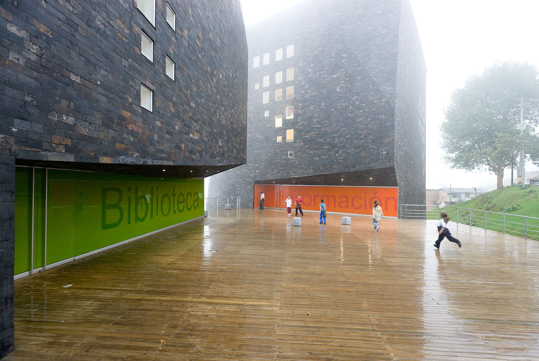 Library Espana, Medellin, Colombia – Giancarlo Mazzanti – Iwan Baan